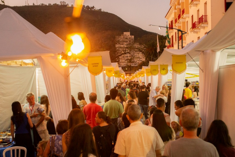 Flipoços celebra 20 anos com homenagens a Portugal e grandes escritores ...